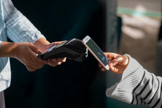 Legalitas Usaha Penyedia Jasa Pembayaran (PJP) seperti GoPay dan OVO ...